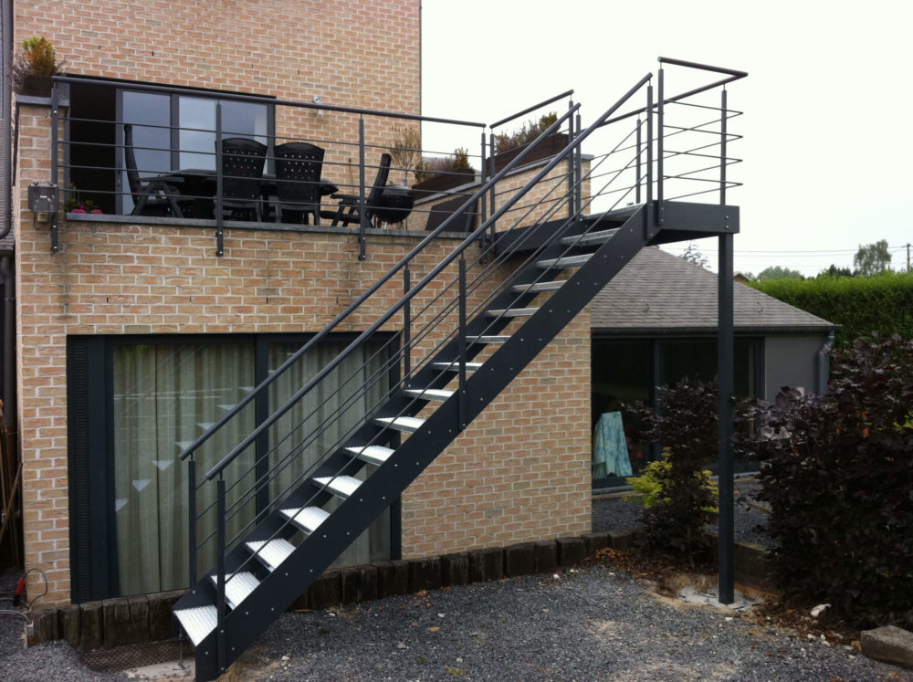 BRB Solutions | Escalier extérieur avec marche en acier galvanisé